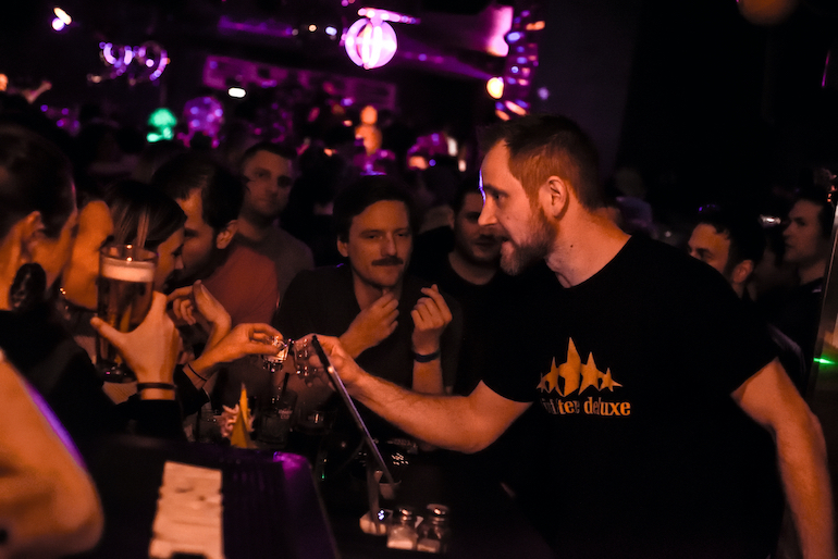 Kultkneipe feiert Jubiläum: 12 denkwürdige Fotos aus 33 Jahren Substanz